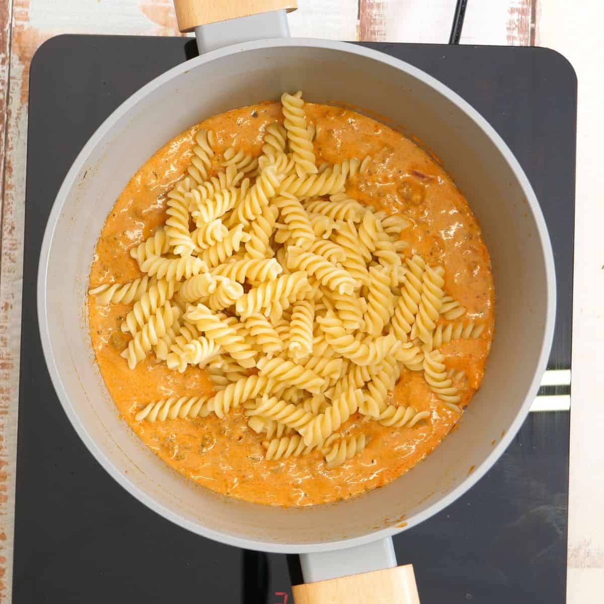Creamy Beef Pasta Recipe: Quick, Easy, and Delicious - TheFoodieBlogger